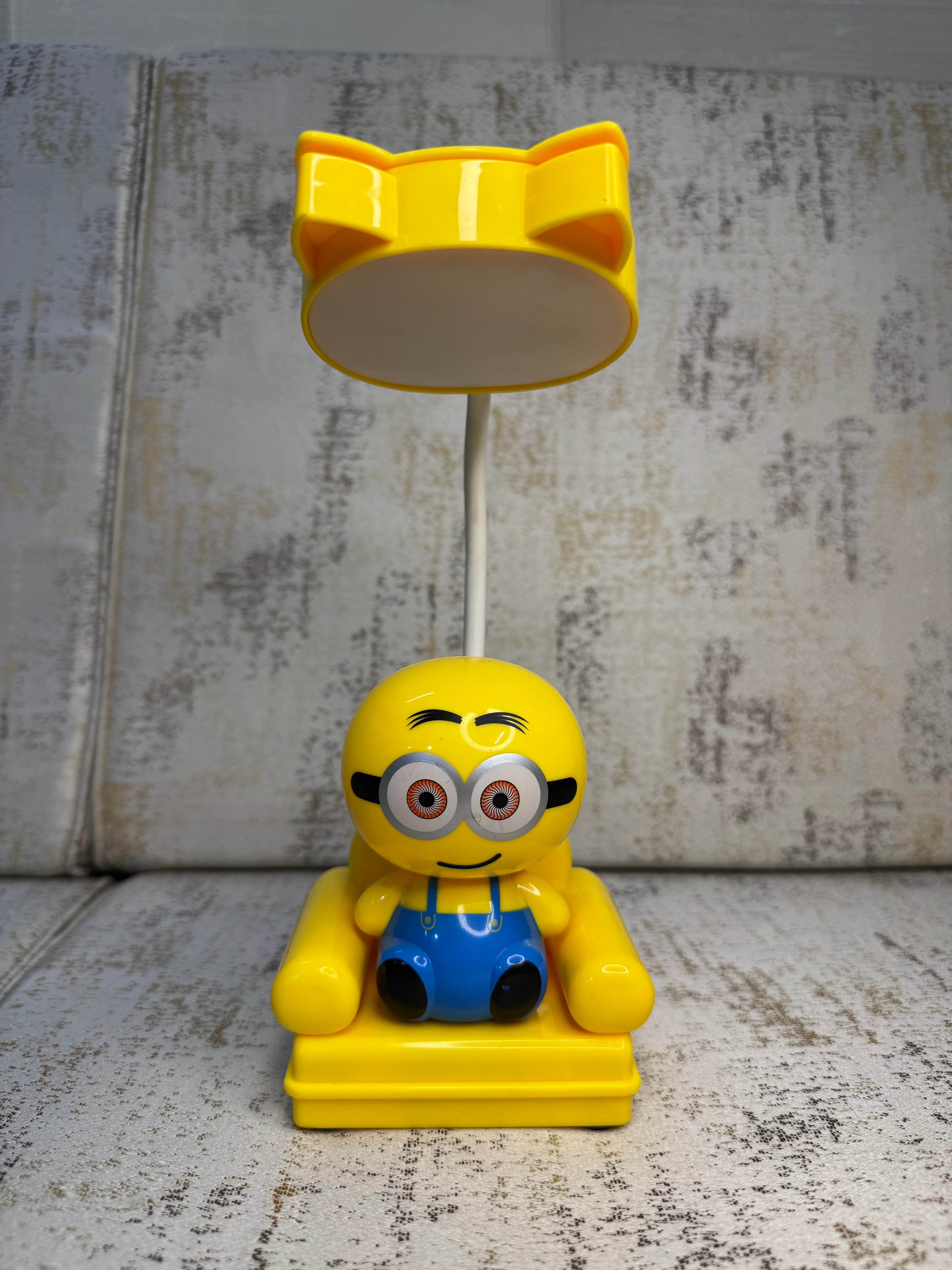 Minion desk lamp – Sticky Pop Stationery